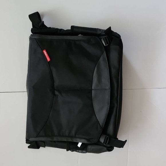 Skip Hop | Bags | Skip Hop Messenger Crossbody Diaper Bag Black Gray ...